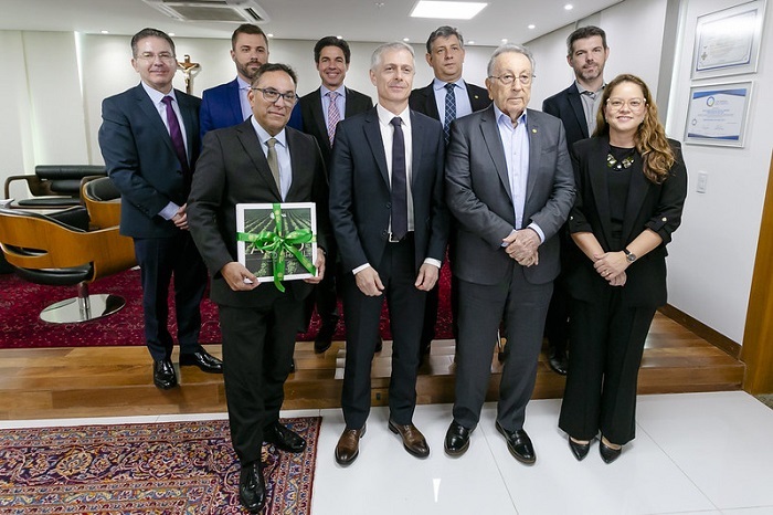 Presidente da CNA recebe representantes da CropLife | Confederação da ...